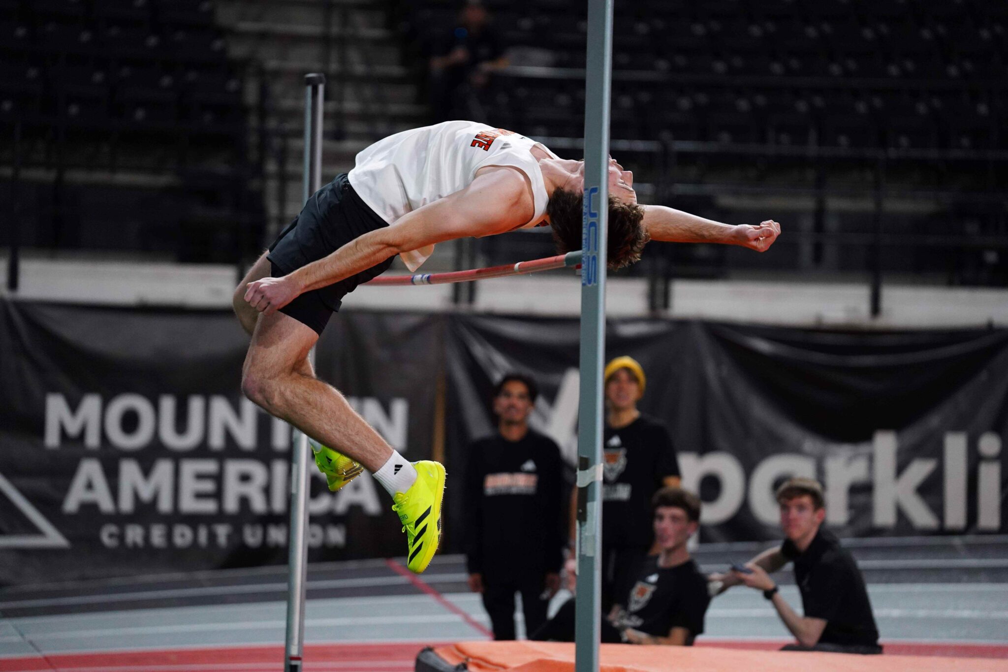 Bengals Off and Running in 2025–26 Track and Field Season – The Bengal